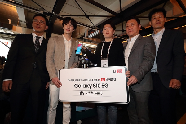 KT, ‘갤럭시 S10 5G’ 일반 개통 개시 - 매일일보