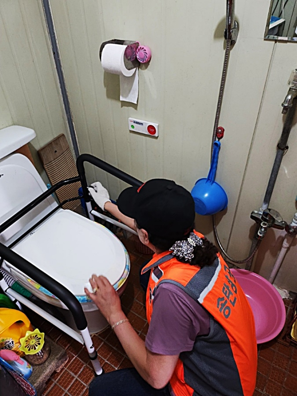 송탄상공인회, 어르신 위한 안전 봉사 활동 진행 - 매일일보