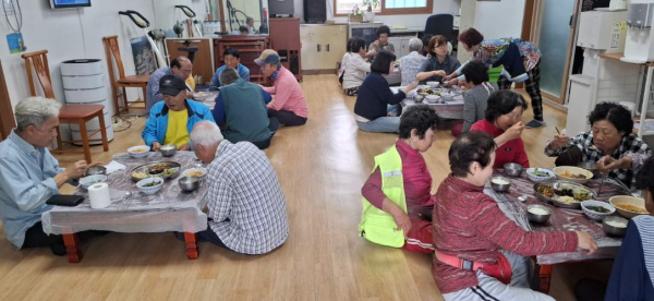 곡성군, 농번기 공동급식으로 피어나는 마을공동체의 온기 - 매일일보