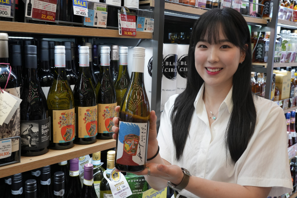 세븐일레븐, 품절대란 ‘하정우 와인’ 신규 브랜드 ‘마키키’ 단독 선봬 - 매일일보