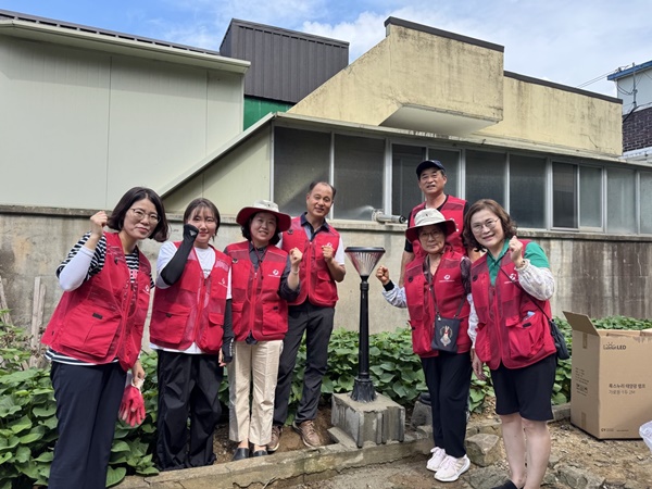 칠곡 지천면 지역사회보장협의체, 삼계탕 나눔·LED 조명등 지원 - 매일일보